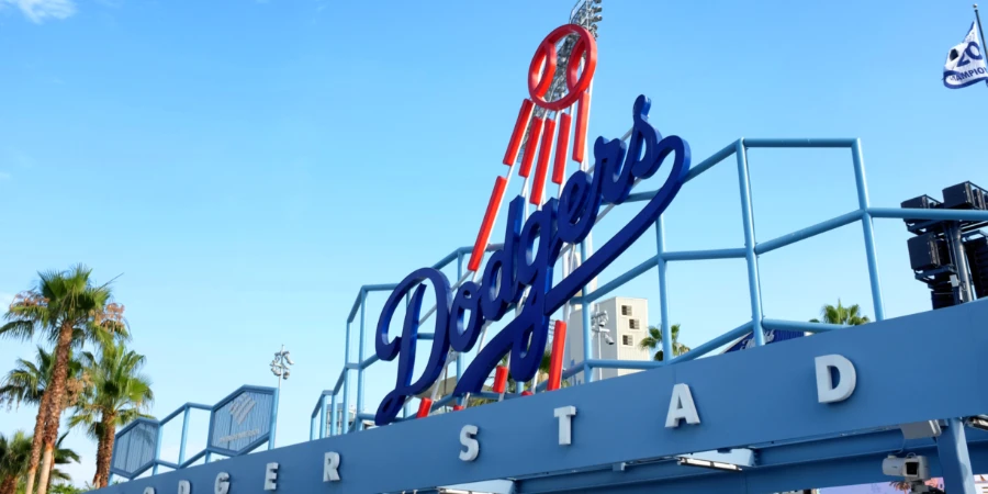 Ante ola de críticas, Dodgers cancelan premio a drag queens que ofenden ...