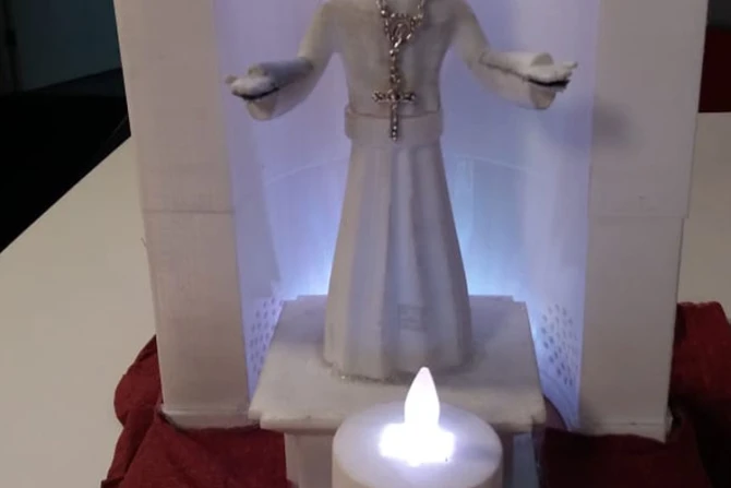 Presentan SanTO, un robot que puede ayudar a ancianos y enfermos a ...