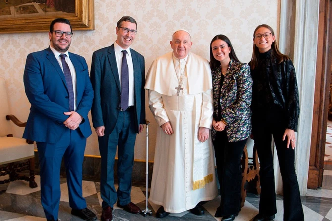 El Papa Francisco recibe a miembros de Mundo Cristiano, revista española dirigida a las familias ...