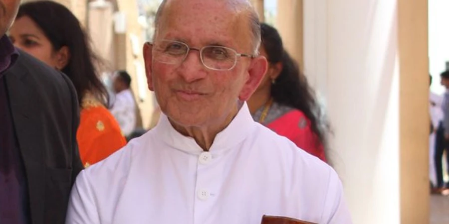 Sacerdote Dominic Santa Maria: La historia del Padre Pío de Kuwait ...