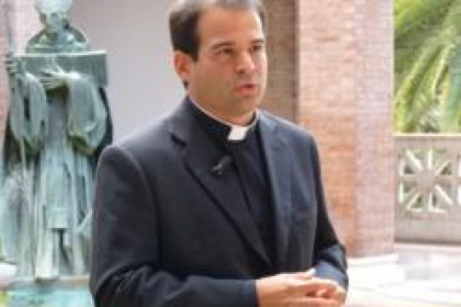 Sacerdote panameño publica libro sobre pensamiento litúrgico del ...