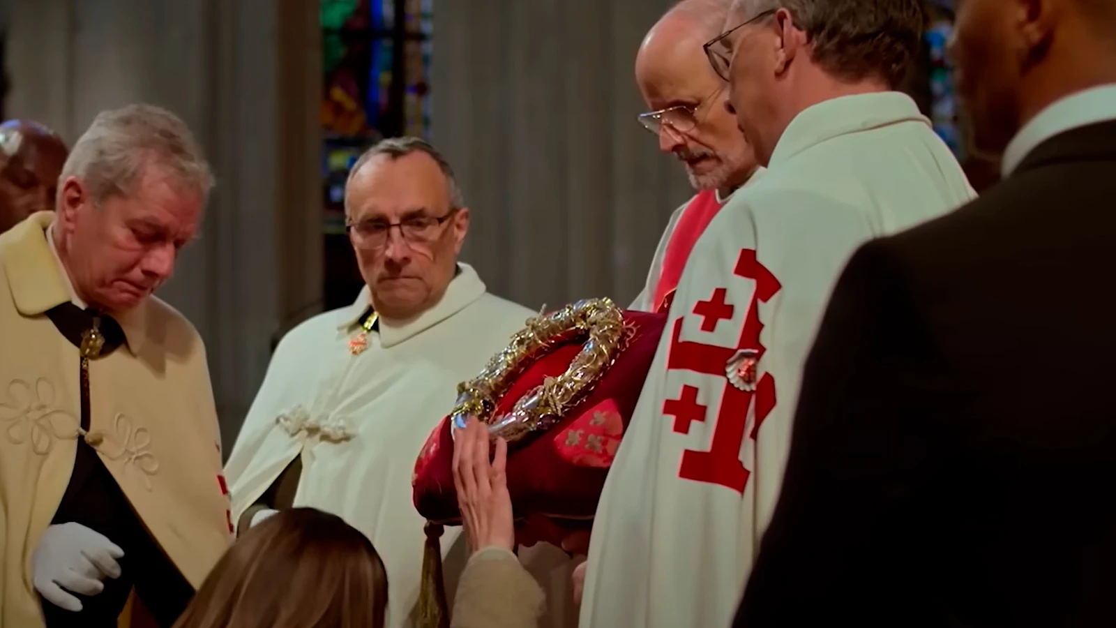 Netflix estrenó serie “Misterios de la Fe” sobre las reliquias de la ...